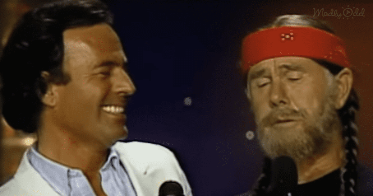 Johnny Carson Impersonates Willie Nelson For A Duet With Julio Iglesias ...