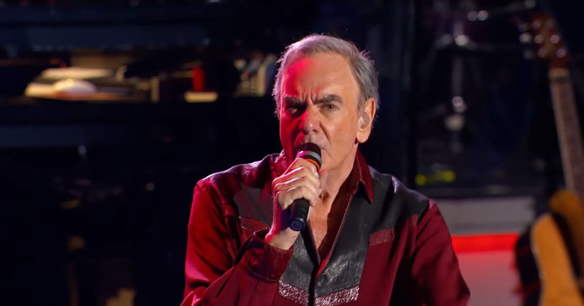 Legendary Musician Neil Diamond Gives Outstanding Live Rendition of ...