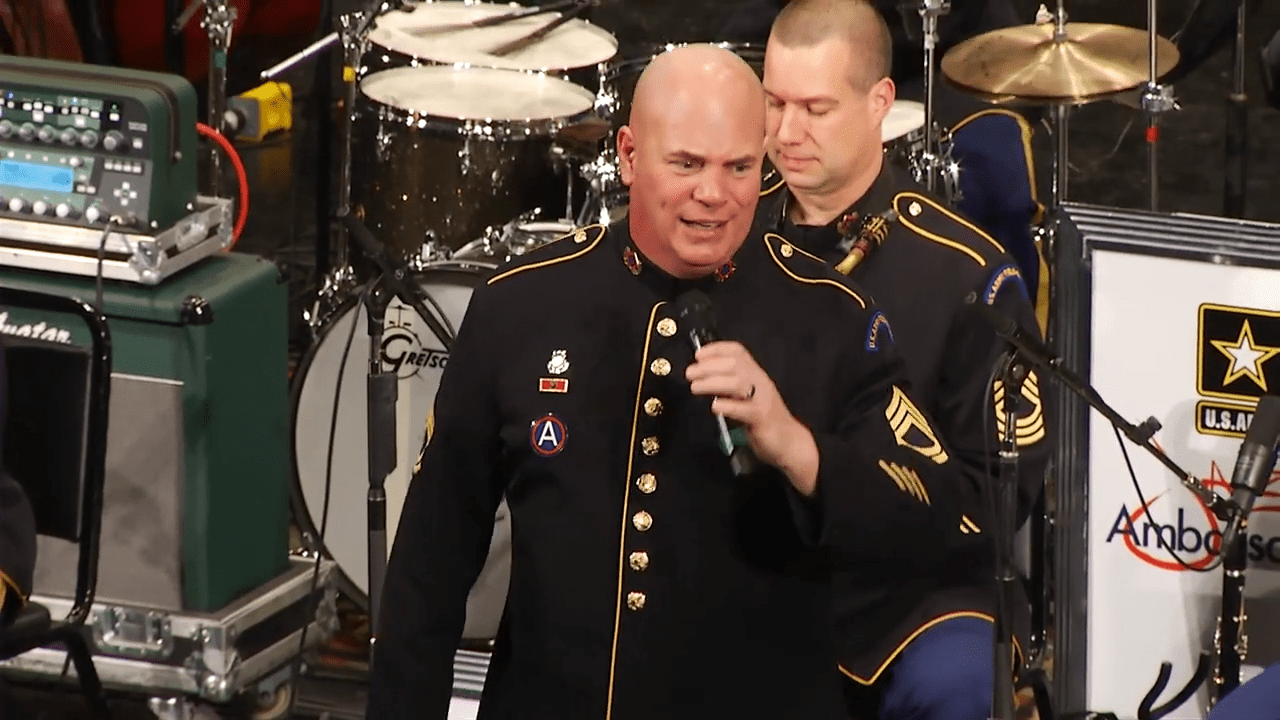 U.S. Navy Band Perform ‘God Bless the U.S.A.’ in Incredible Outdoor ...