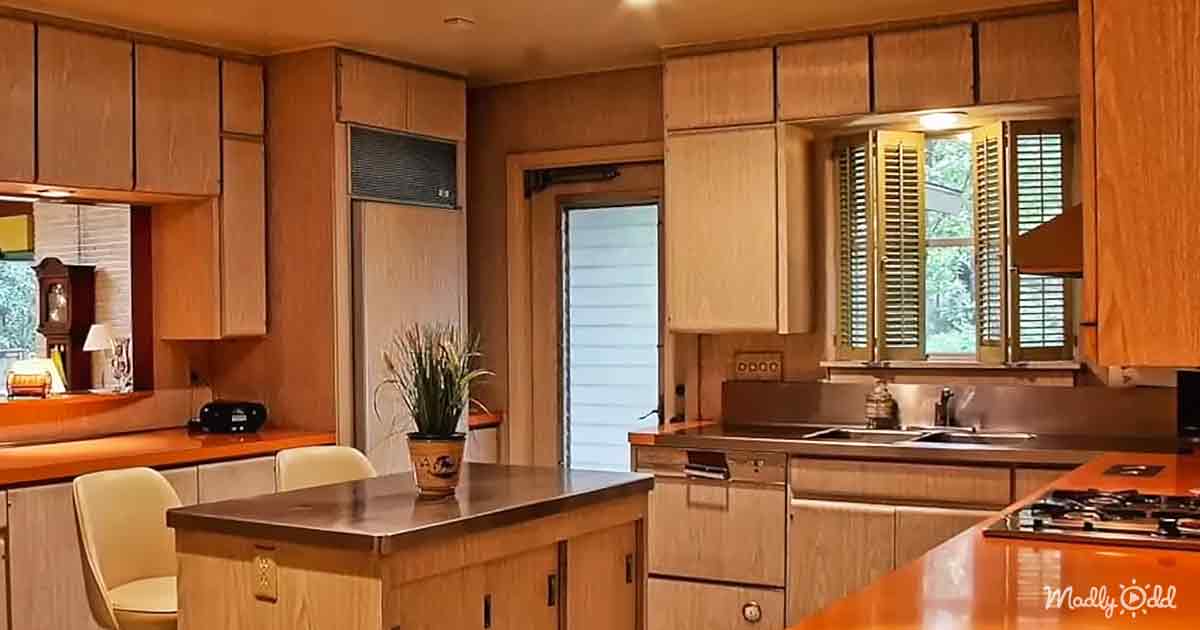 Inside the 1970s kitchen - Country Bucket