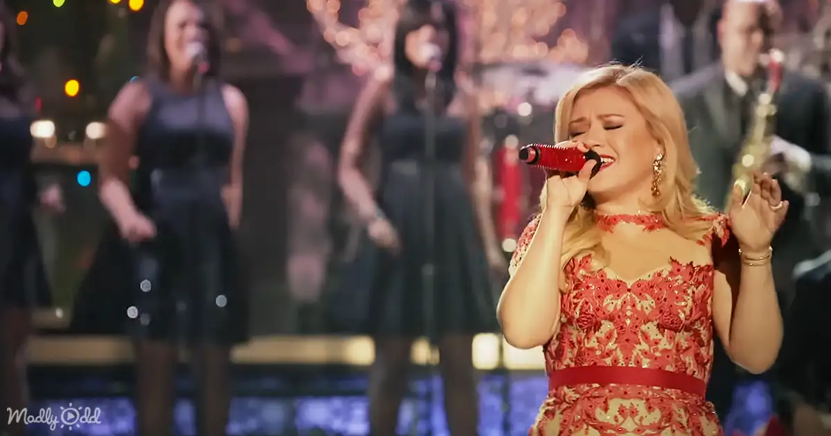 Kelly Clarkson’s ‘Underneath the Tree’ strikes chord with 45 million ...
