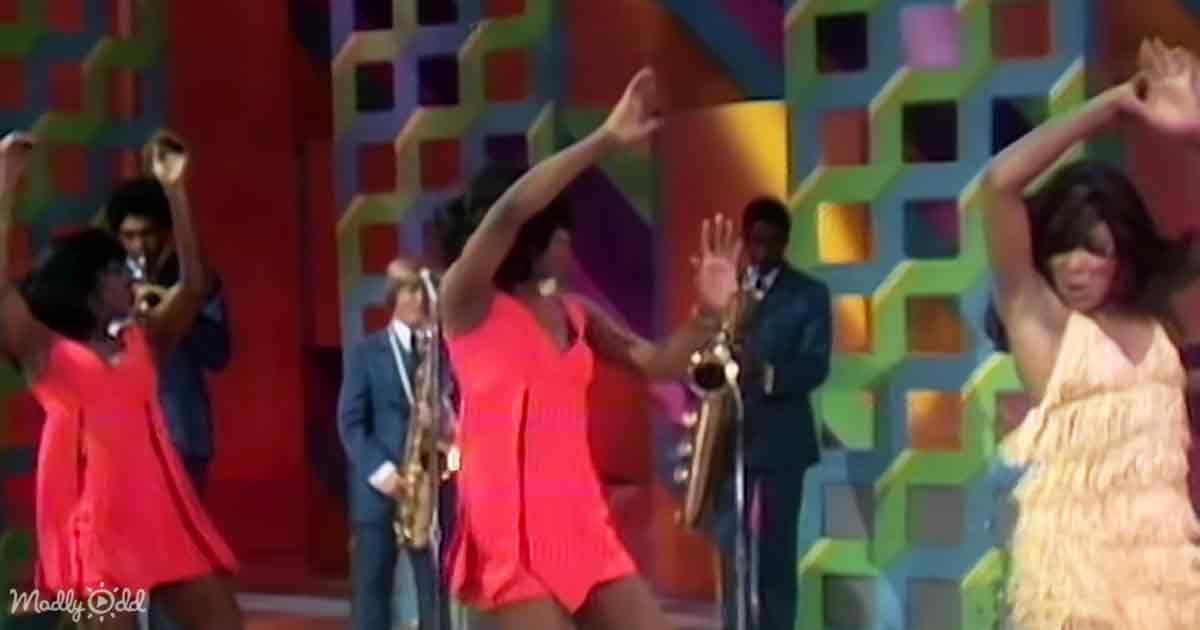 Tina brings a burst of 1970 color and energy with “Proud Mary ...