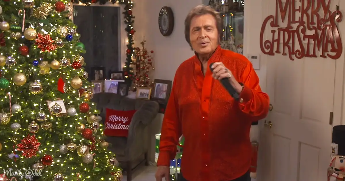 Engelbert Beckons Us to Gather ‘Around the Christmas Tree’ - Country Bucket