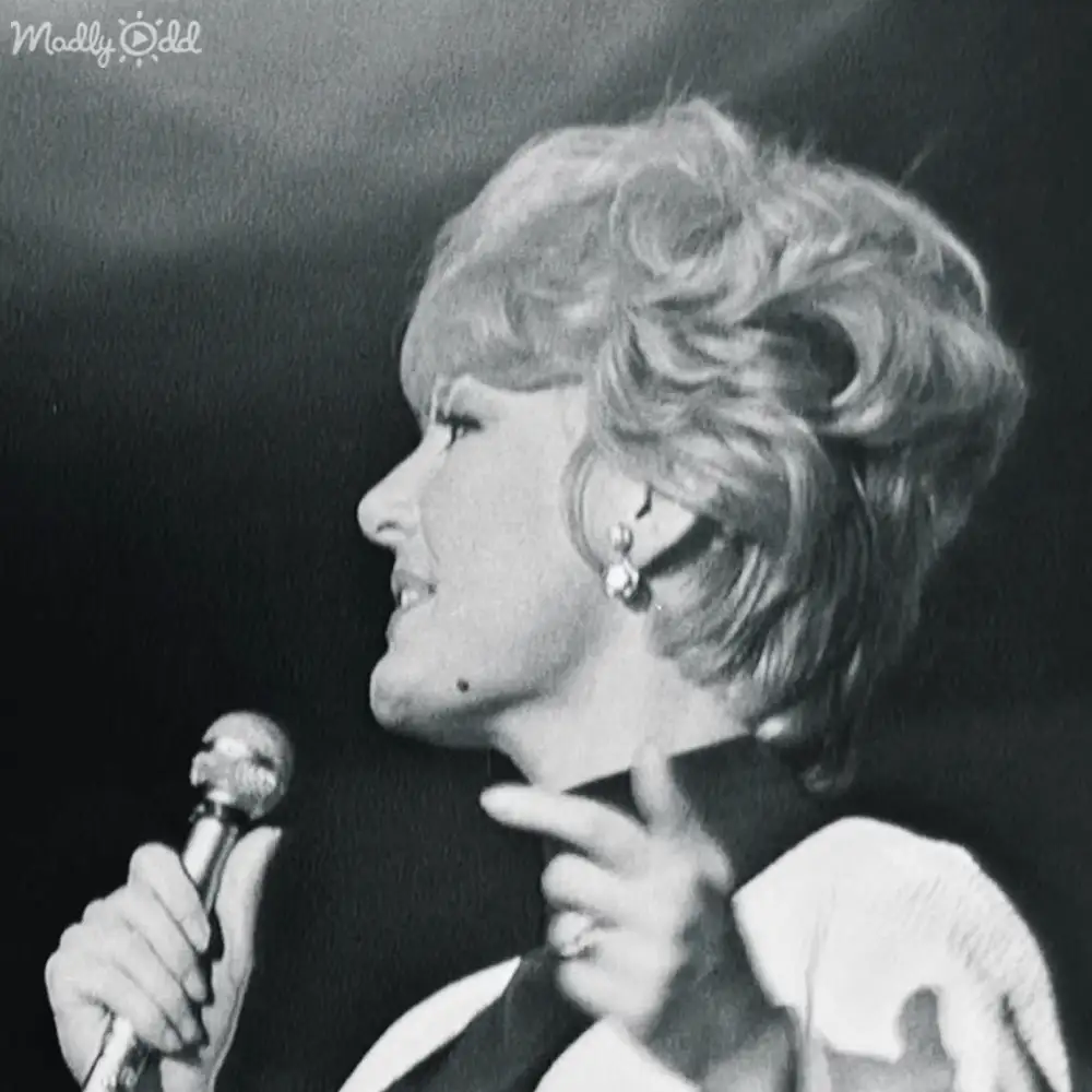 Petula Clark’s Nostalgic ‘Downtown’ Performance Epitomizes 1960s ...